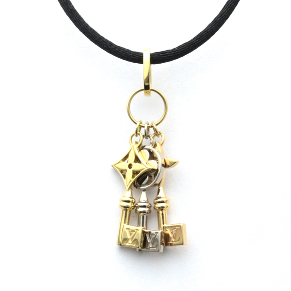 Louis Vuitton | Jewelry | Louis Vuitton Pandantif Idylle Trois Clefs ...